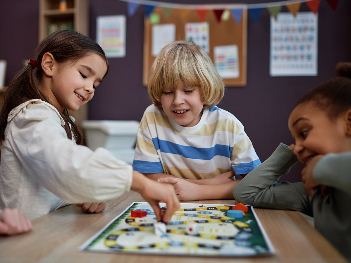Juegos de mesa para ayudar a niños pequeños a desarrollar habilidades ...