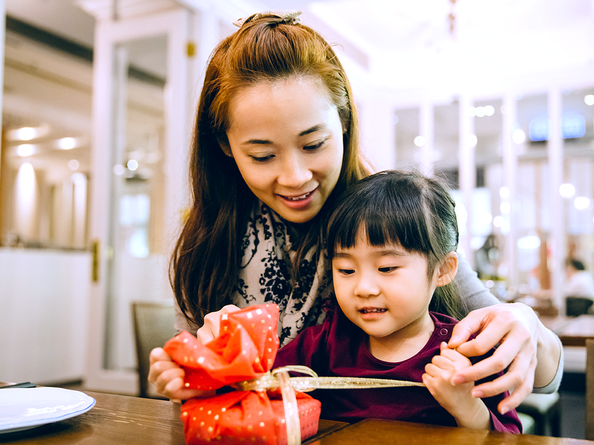5 tips for picking gifts for your child