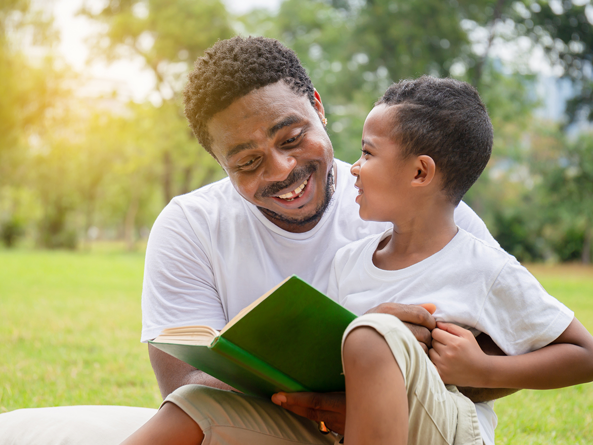 Cómo ayudar a los niños con la lectura en la casa
